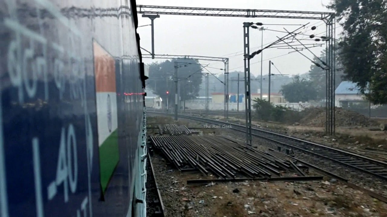 Entering LUCKNOW JUNCTION (LJN) onboard 15009 GKP-STP Express - YouTube