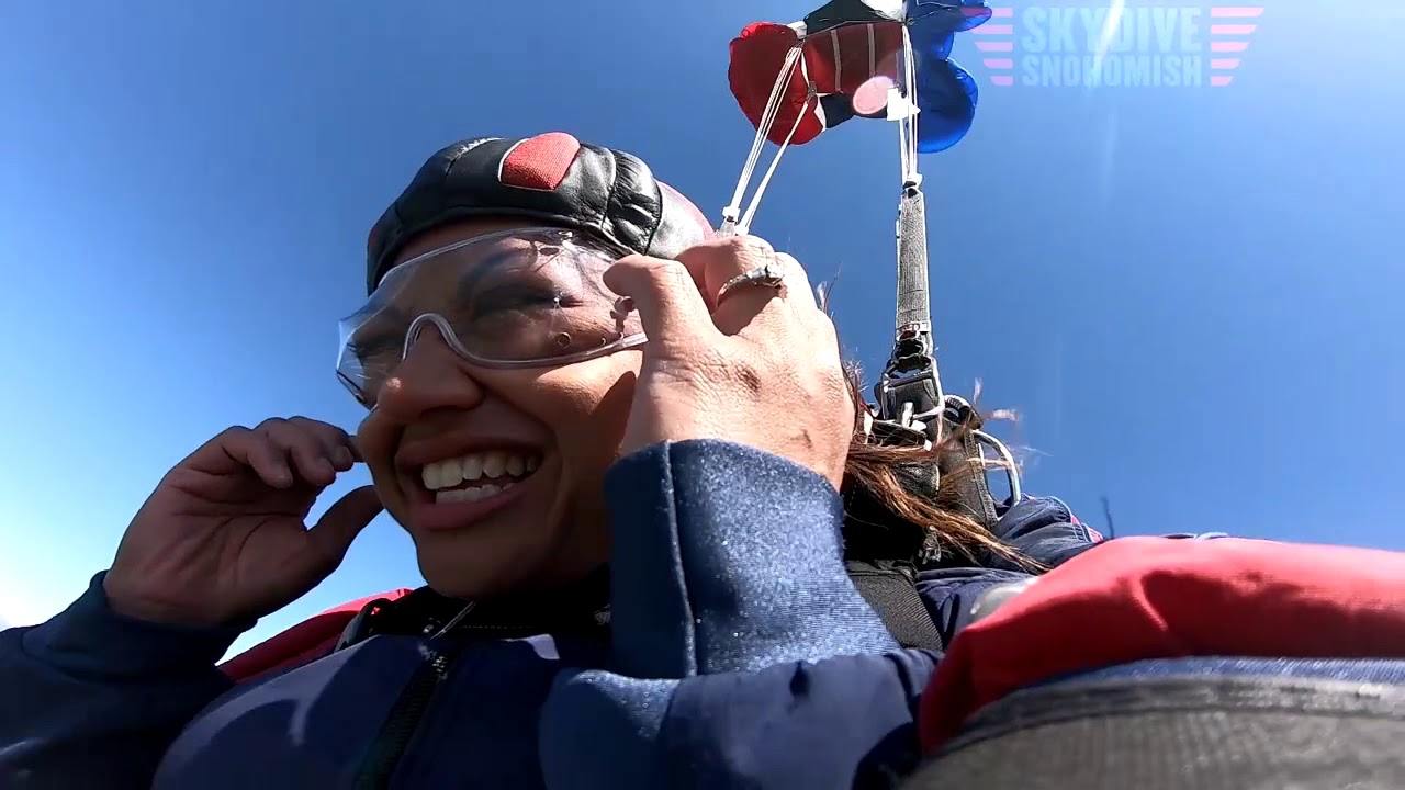 Maria DeGuzman's Tandem skydive! - YouTube