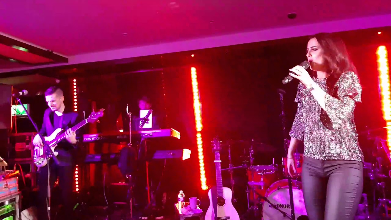 Lisa McHugh performing live Saturday 28th October 2017 - YouTube