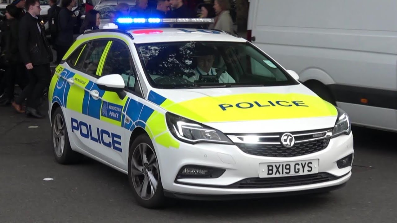 Metropolitan Police car Driver Training - Vauxhall Astra - YouTube