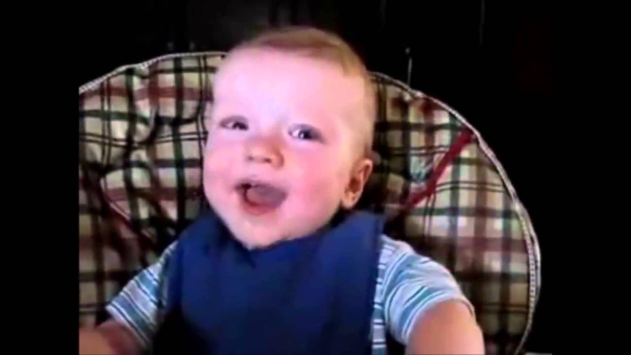Funny baby laughing, Bebe riendose a carcajadas Bambini ridere da ...