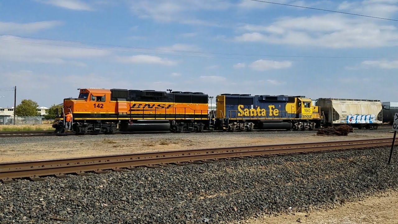 BNSF 142 Sac Local Going Into P&G, Sacramento CA - YouTube