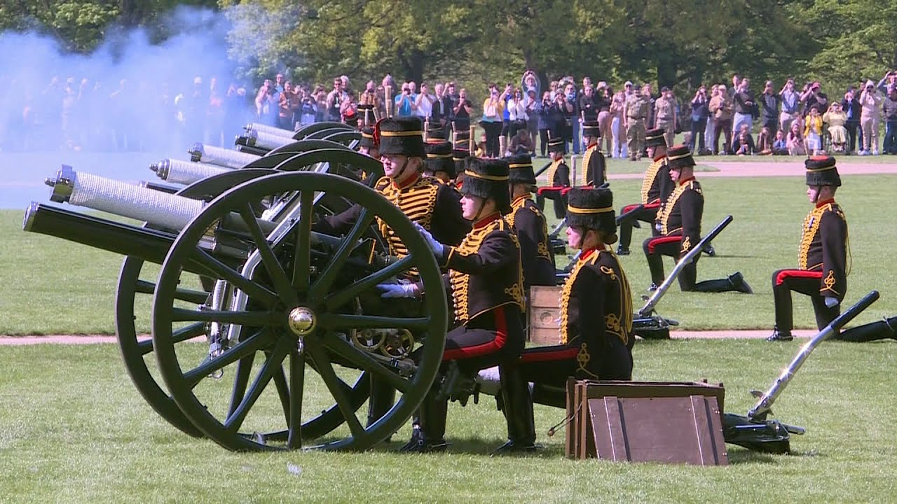 Gun salute for Queen Elizabeth II's 96th birthday in London's Hyde Park ...