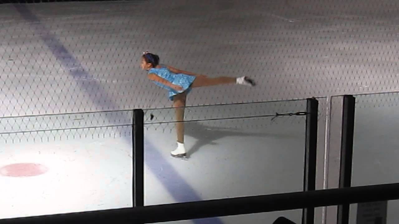 Addison Ice Show Solo - Party in the USA - YouTube