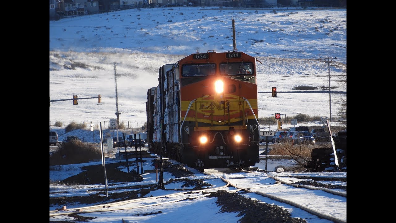 BNSF engineer stops train to talk to me (BNSF Buck Local) - YouTube