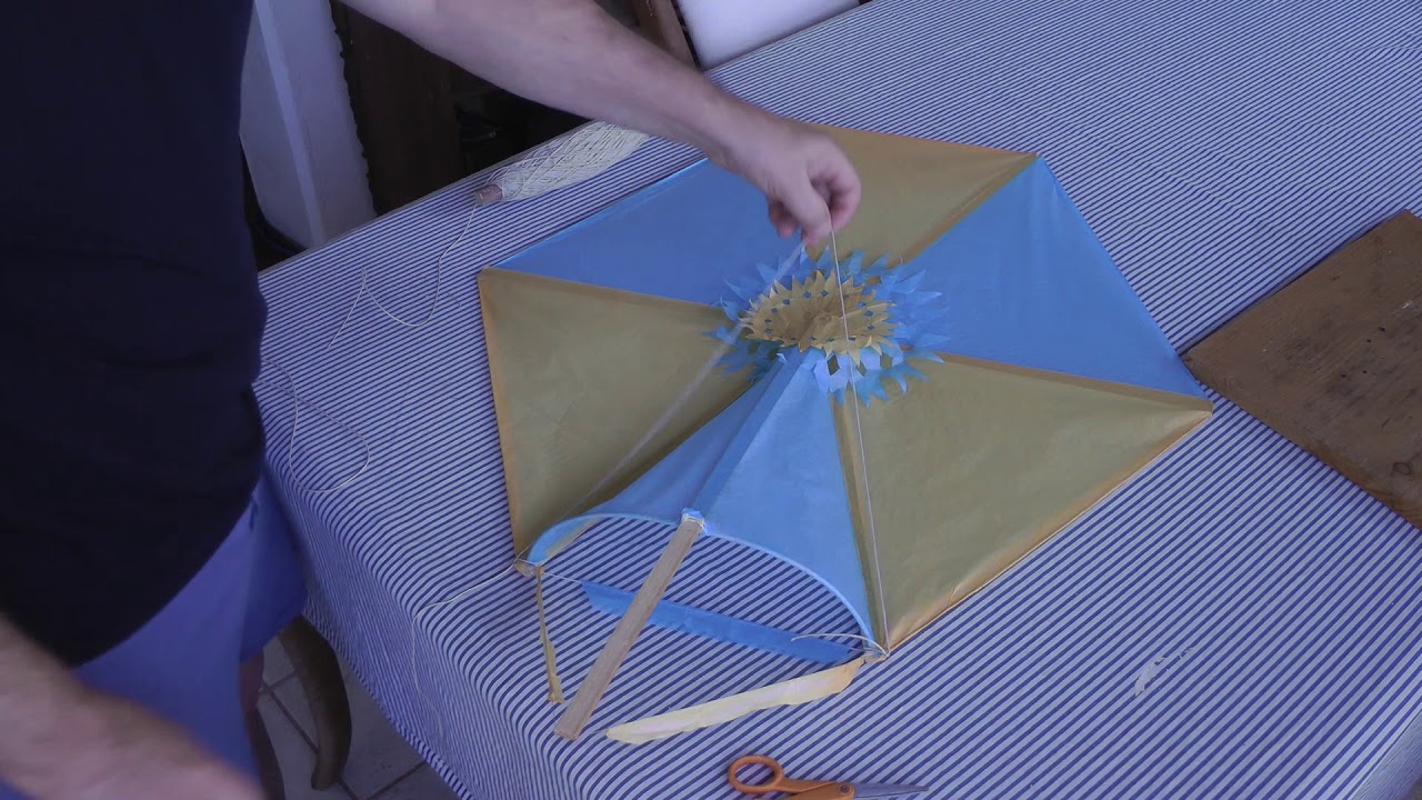 Bermuda Kite Setup for Flying - YouTube
