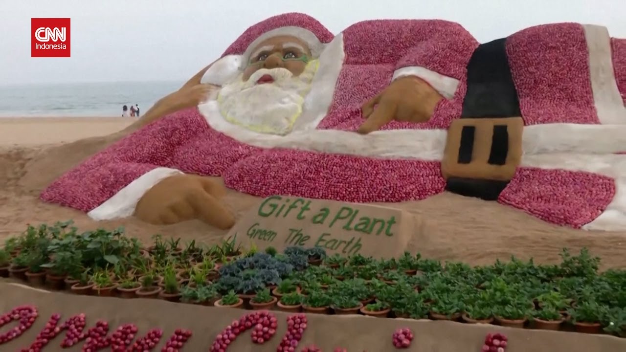 Penampakan Patung Santa Claus Raksasa dari 2 Ton Bawang - YouTube