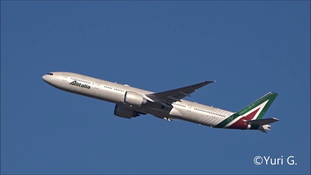 [RARE Catches] Boeing 777-300ER Alitalia EI-WLA takeoff from Rome ...