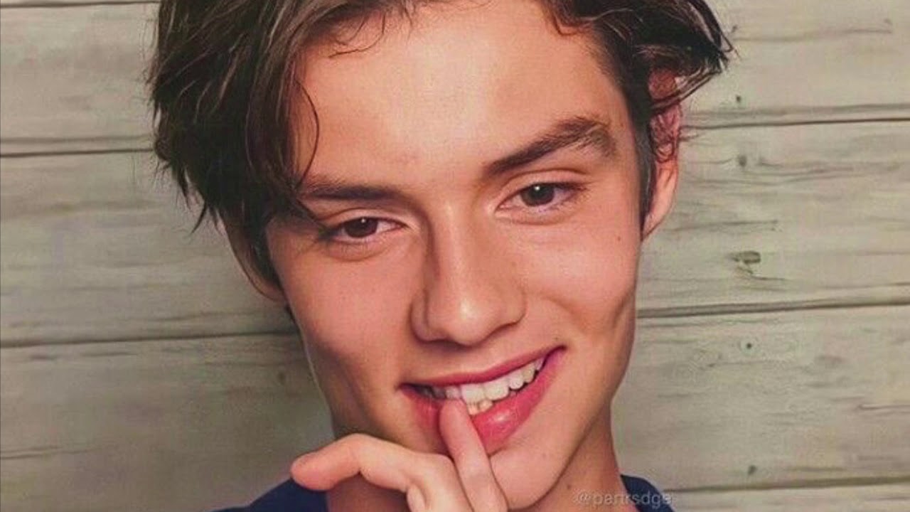 Eyes Blue / LOUIS PARTRIDGE - YouTube