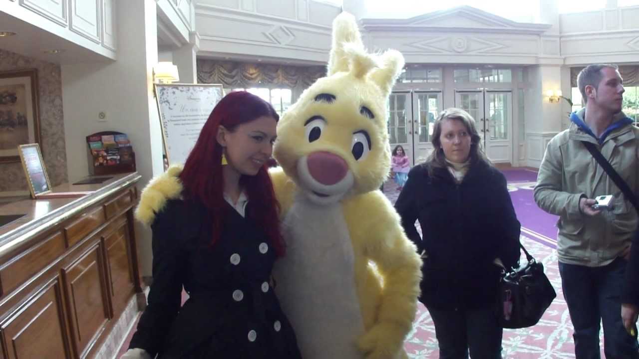 Meeting Rabbit [Disneyland Paris] - YouTube