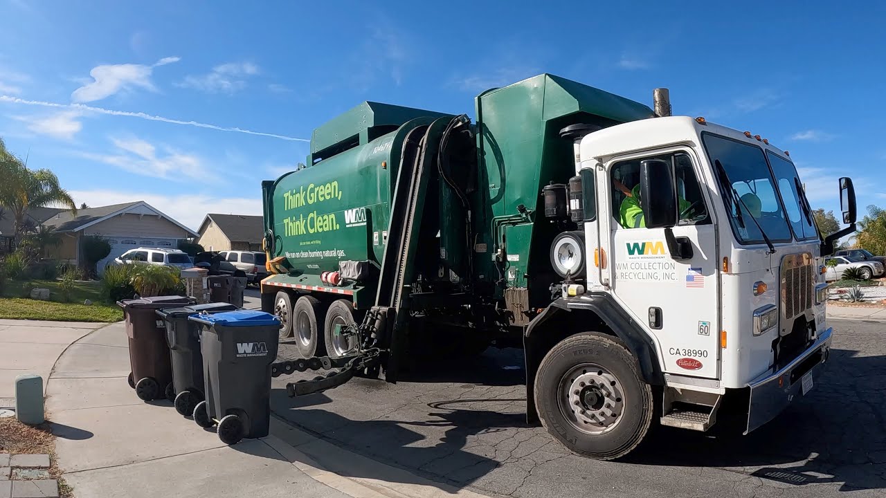 Waste Management Peterbilt 320 on Recycling - YouTube