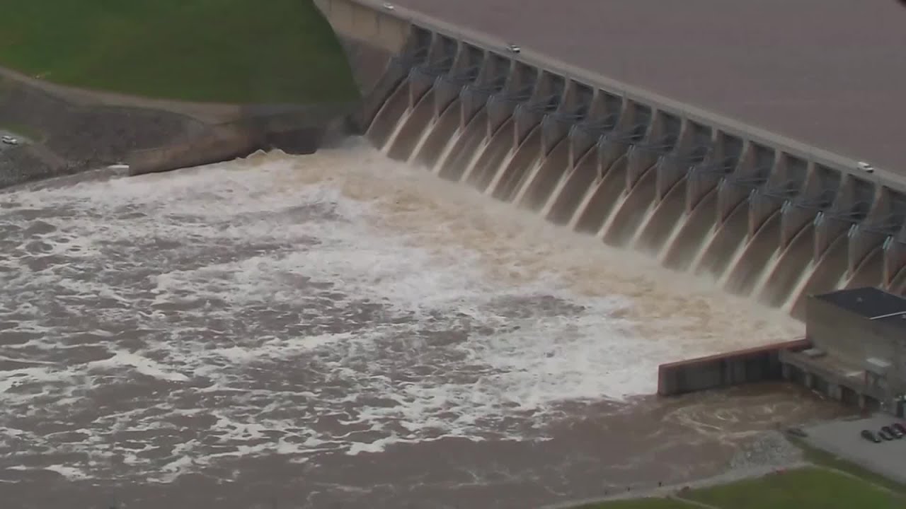 VIDEO: Army Corps of Engineers release record amount of water from ...