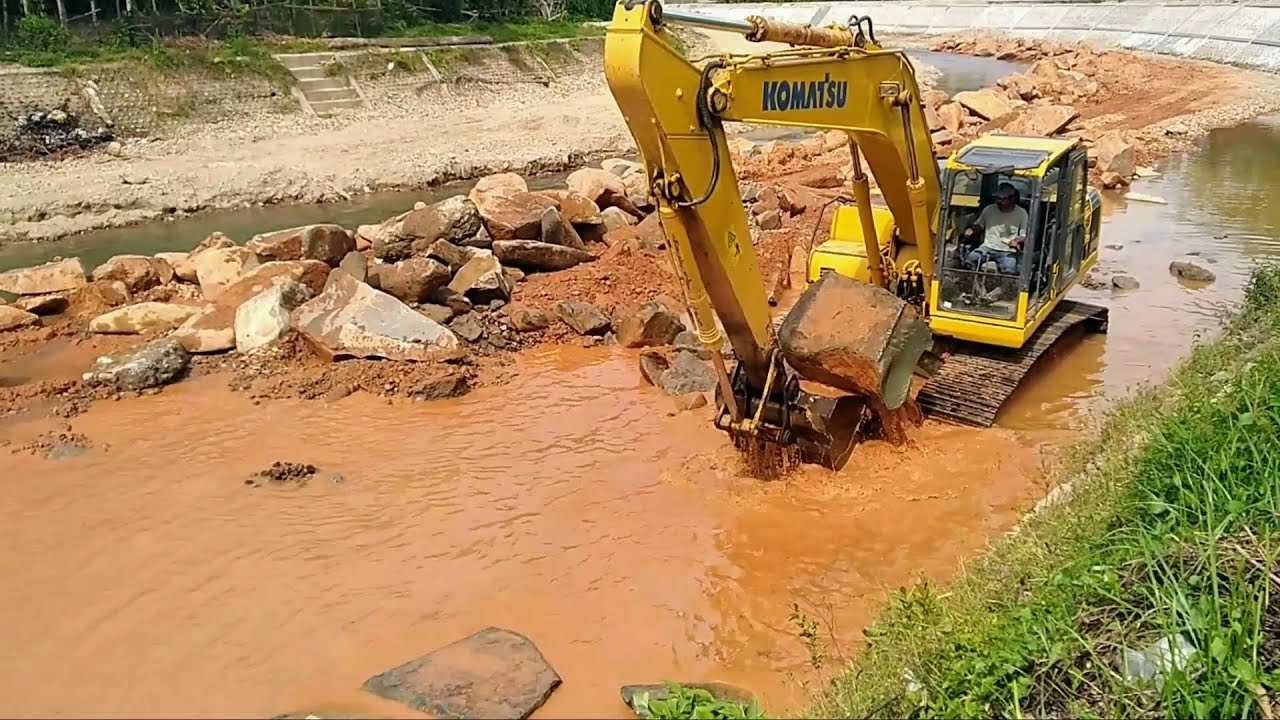 Pusing, cari batu yang pas, penyusunan batu jeti (Batu Gajah) .. - YouTube