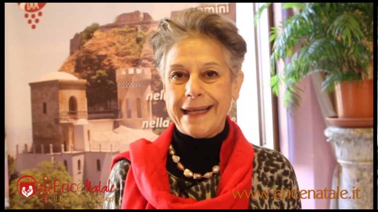 La scrittrice Simonetta Agnello Hornby in visita a Erice - YouTube
