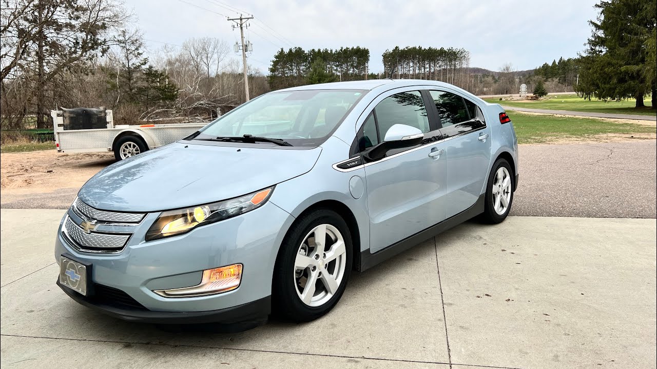 Chevy Volt 2 Week Review - YouTube