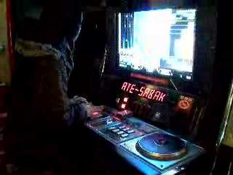 Dj arcade game in Japan - YouTube