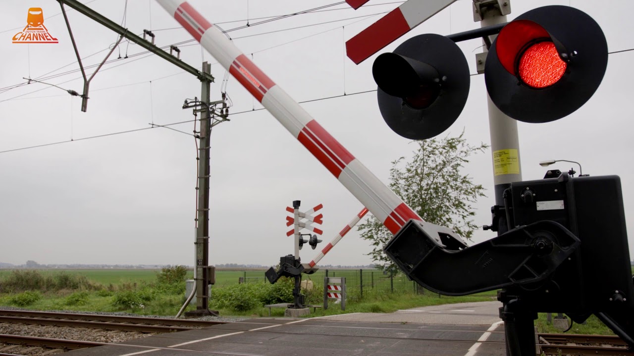 DUTCH RAILROAD CROSSING - Schalkwijk - Achterdijk - YouTube