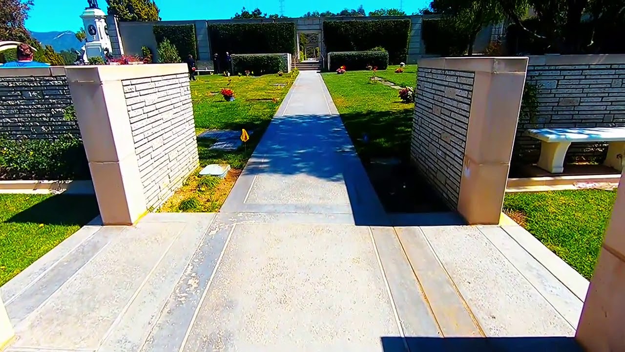 John Ritter Gravesite (Forest Lawn Hollywood Hills) - YouTube