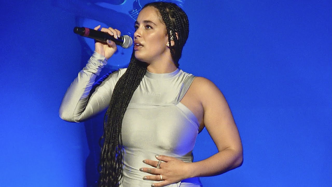 Jorja Smith, On Your Own (live), Fox Theater, Oakland, August 28, 2022 ...