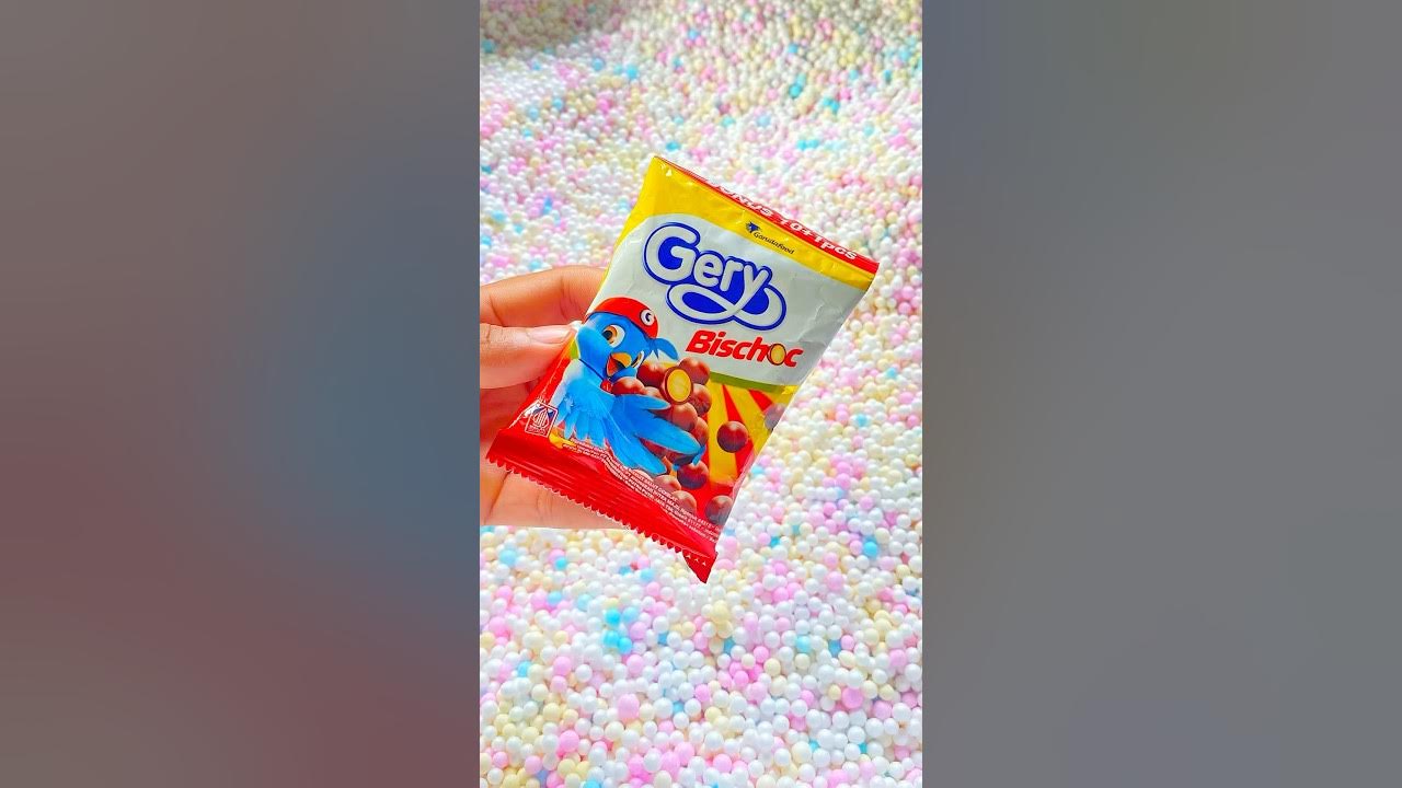 Mencari dan menemukan jajanan gery bischoc rasa coklat dikolam boba #jajanan #huntingjajan # ...