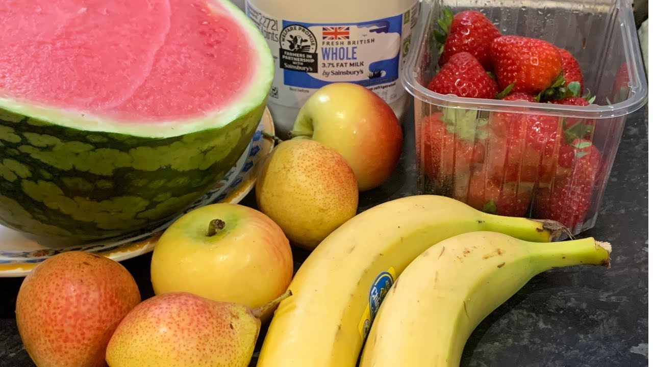 How to Make a Delicious Fruit Smoothie Strawberry Banana Smoothie spice ...
