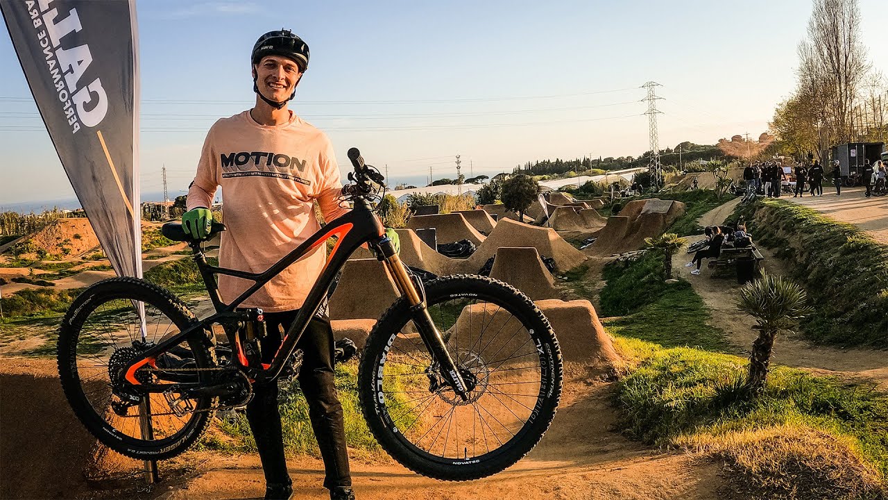 Slopeduro Bike auf den Dirtjumps! - YouTube