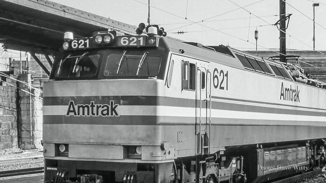 Awesome Train Horns - E60 621 P01235 - YouTube