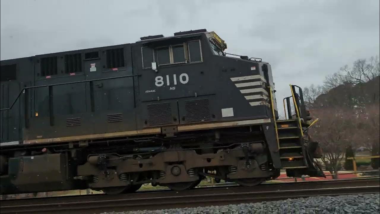 NS 8110 leads NS P43 in the Snow at Kings Mountain, NC - YouTube