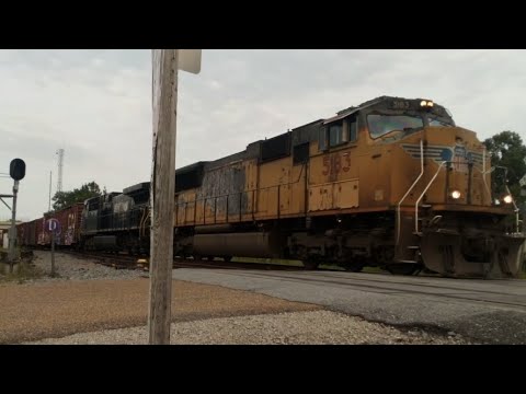 UP #5183 and NS #4526 WB with Dylan and Aiden plus Hornshow 😊😁 - YouTube