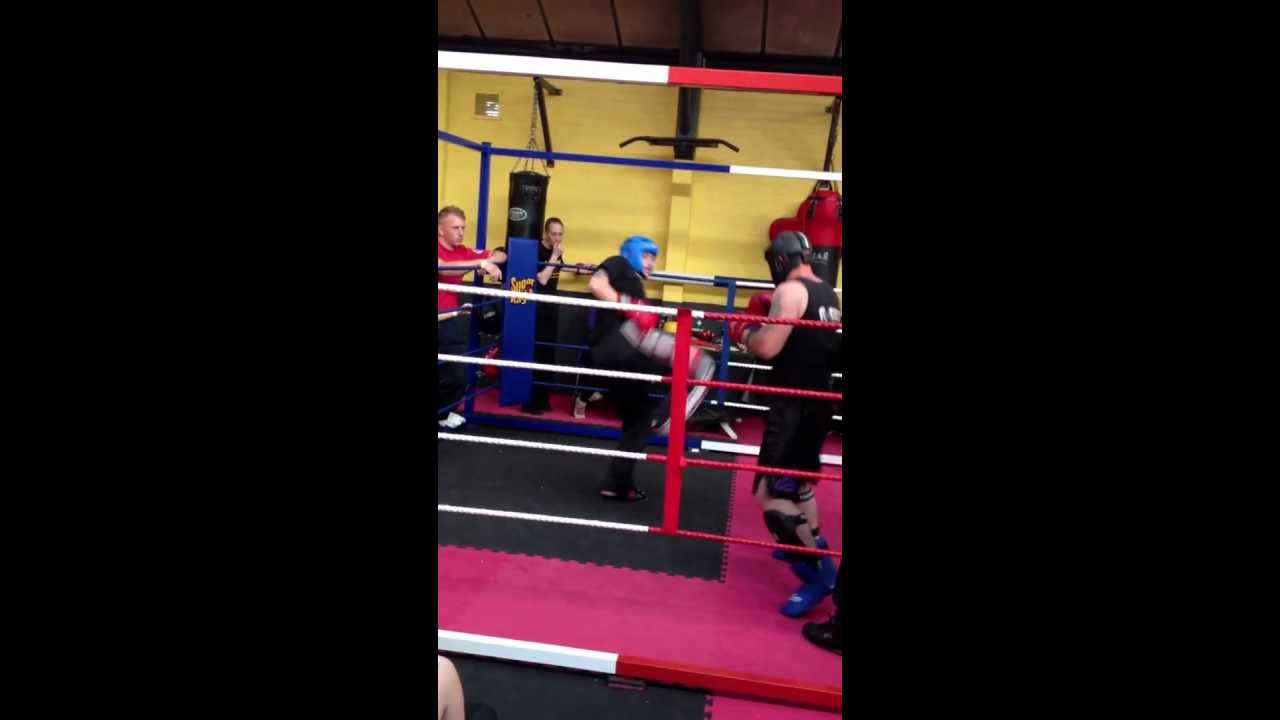 amateur light contact kickboxing fight 2 - YouTube