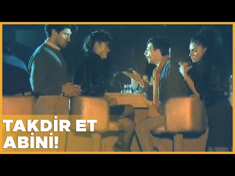 Dört Köşe Dünya Türk Filmi | Rezzak ve Metin Kızlarla Diskoda!