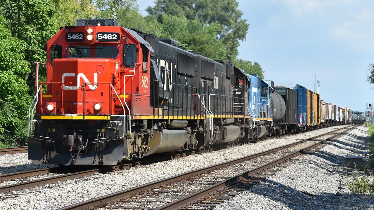 CN 5462, an EMD SD60, leads CN A40891 - YouTube