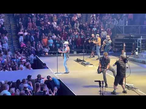 Kenny Chesney - Out Last Night (Live) - Mohegan Sun Arena, Wilkes-Barre ...