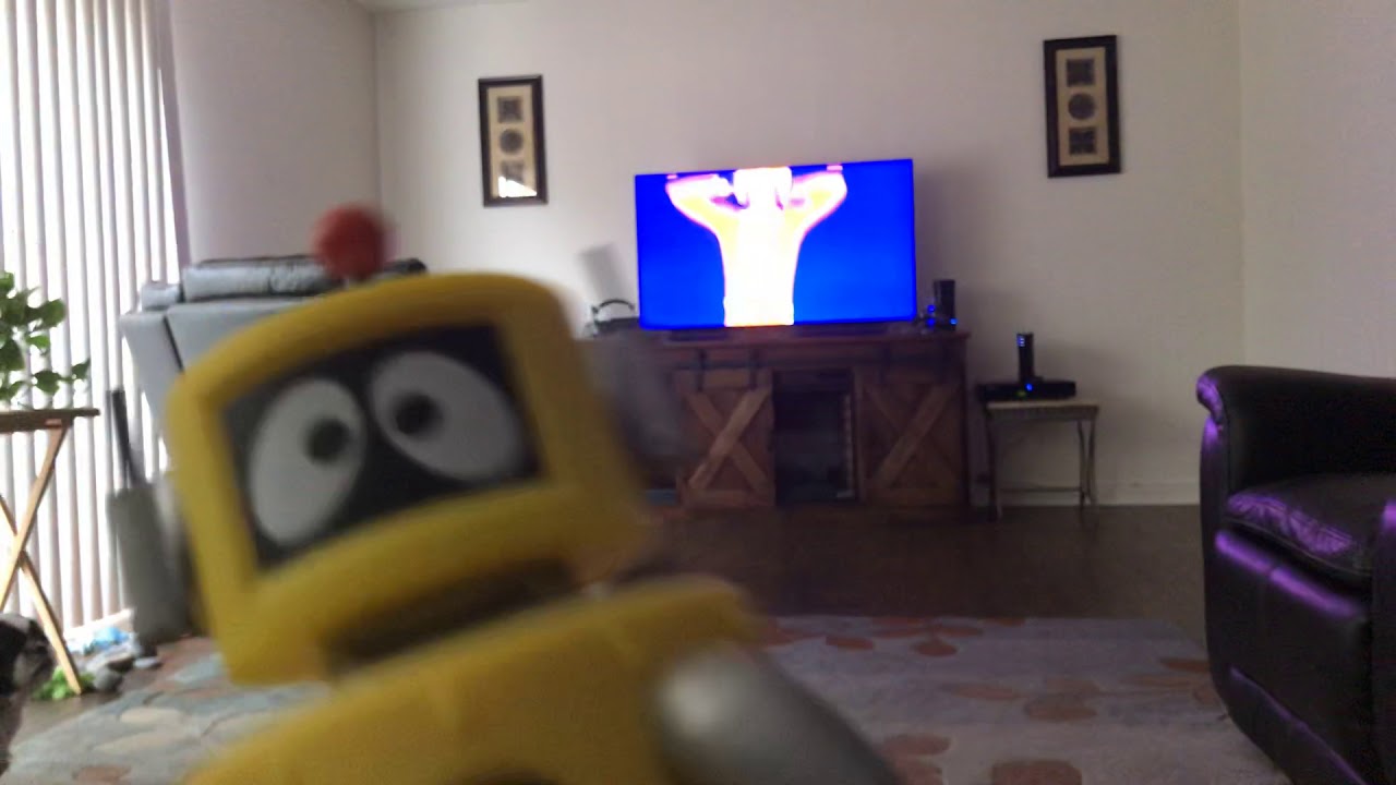 Plex dances to robot megamix and gets grounded - YouTube