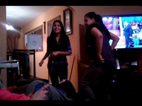 Magaly y Jenny dancing El Tukanazo