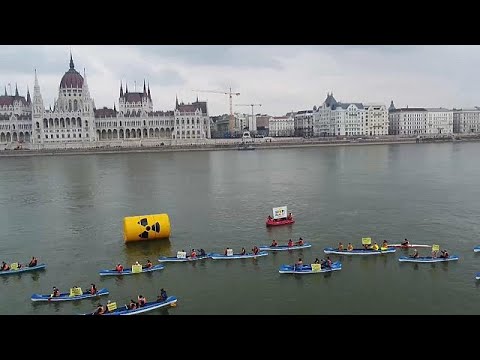 Greenpeace Hungary's floating protest against nuclear power plant - YouTube