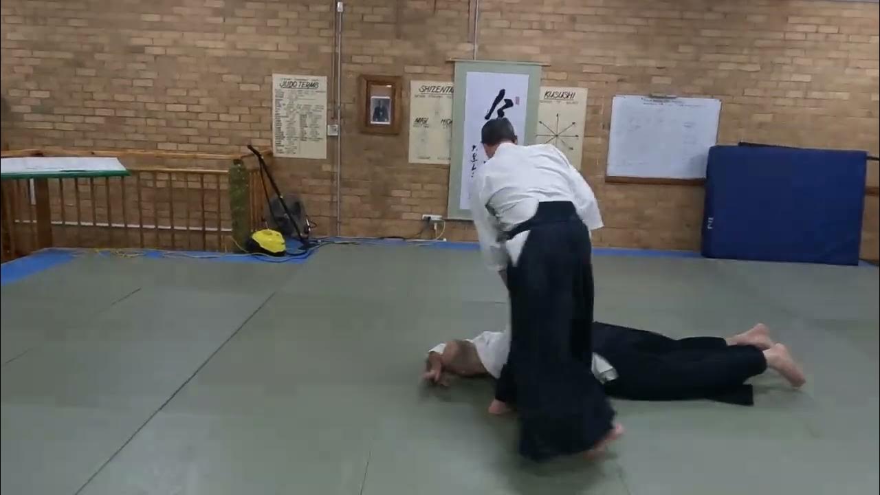 Katate dori kote gaeshi - YouTube