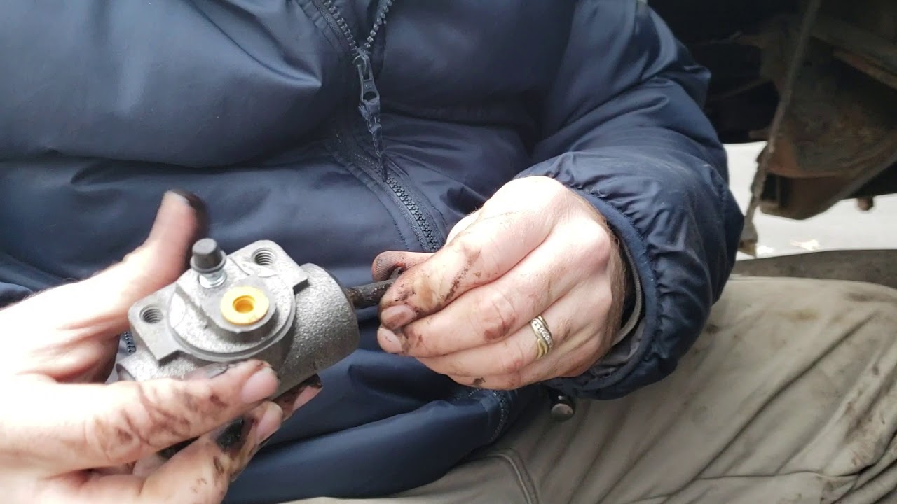 replacing rear wheel brake cylinder. - YouTube