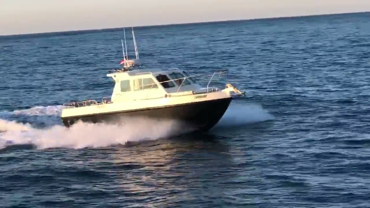 Cygnus Tornado 28 with extended cabin with Yanmar inboard - YouTube