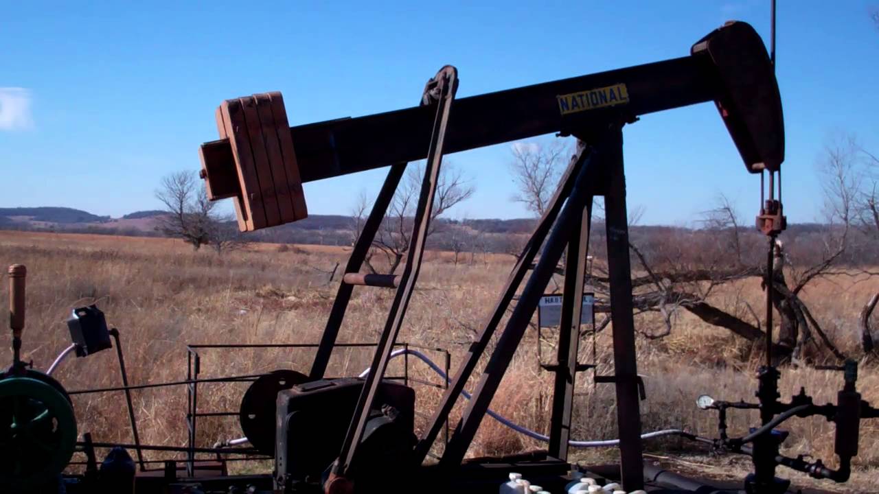 National 40 Pumping Unit with a 118 Fairbanks-Morse Engine - YouTube