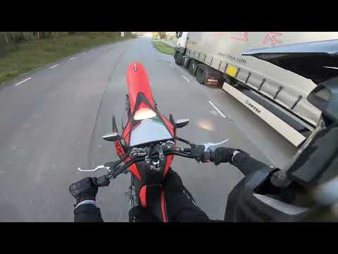 Aprilia rx125 | 4 strokes can wheelie too - YouTube