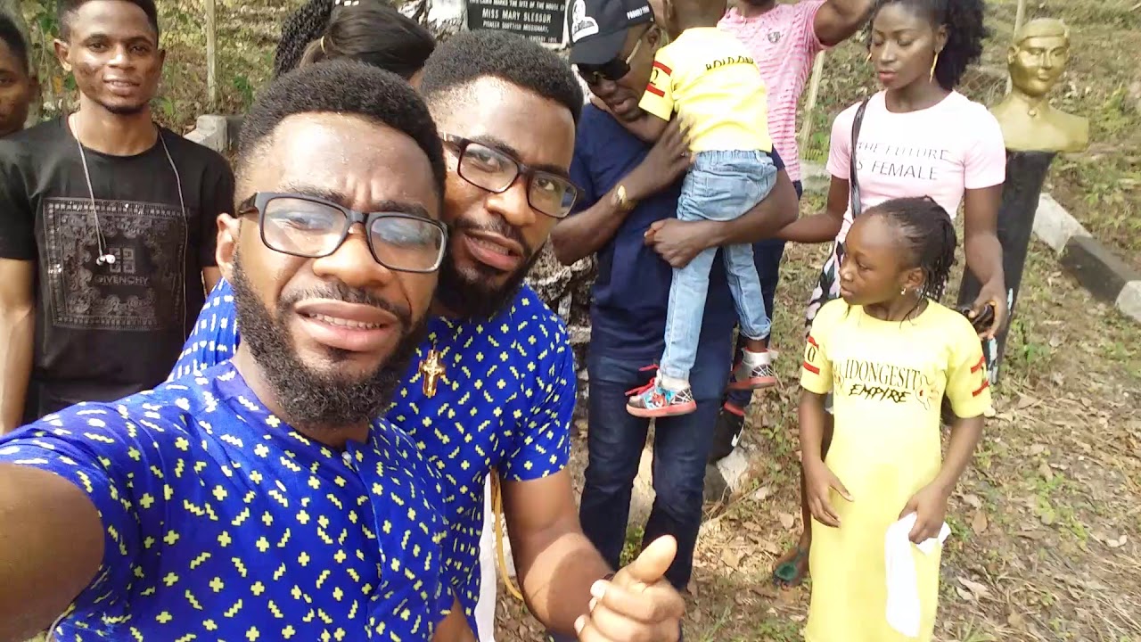 Twins visited the grave of their hero MARY slessor - YouTube