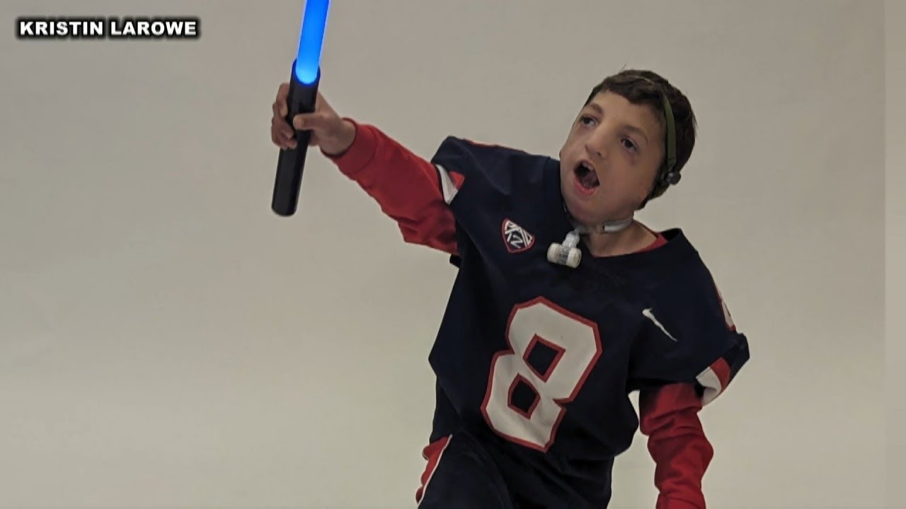Young Wildcat fan's perseverance inspires Arizona football team - YouTube