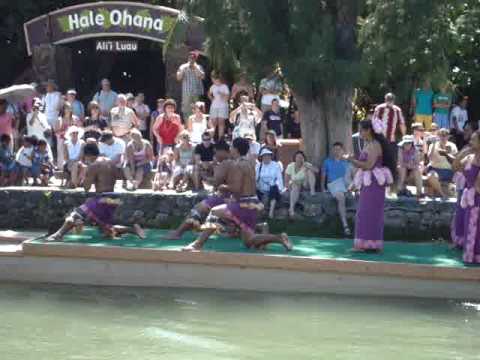 Polynesian Cultural Center Longboat Pageant - Samoa - YouTube