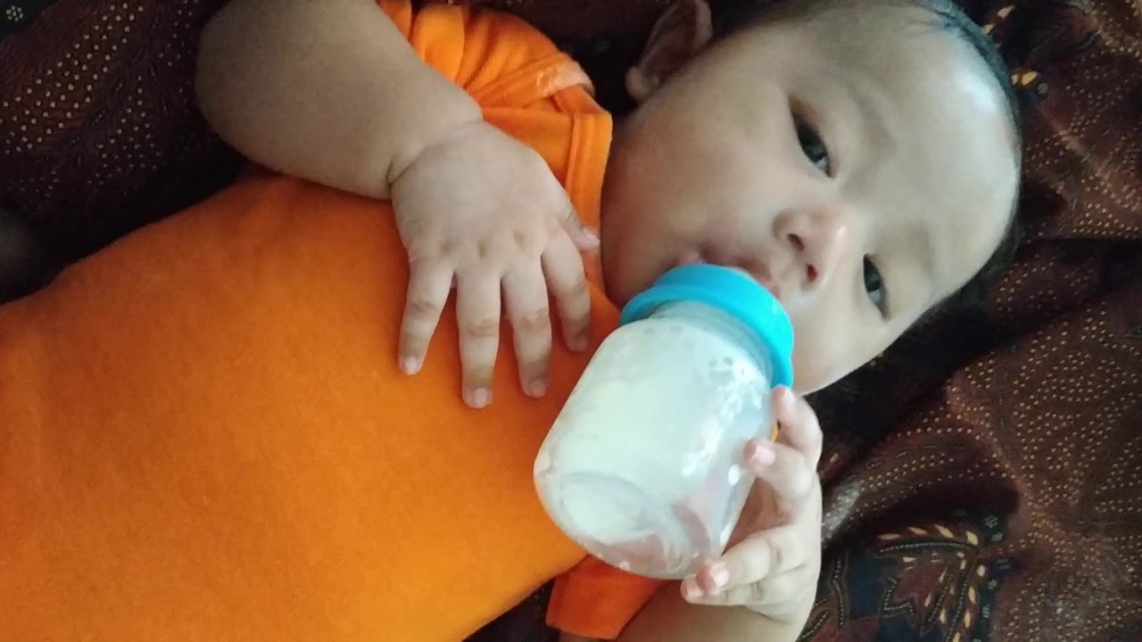 Bayi lucu pegang dot - YouTube