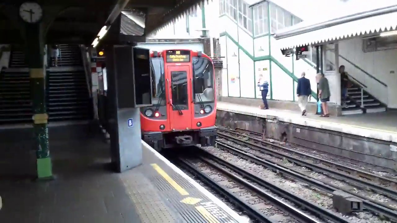 District Line S7 Stock leaving West Kensington heading for Ealing ...