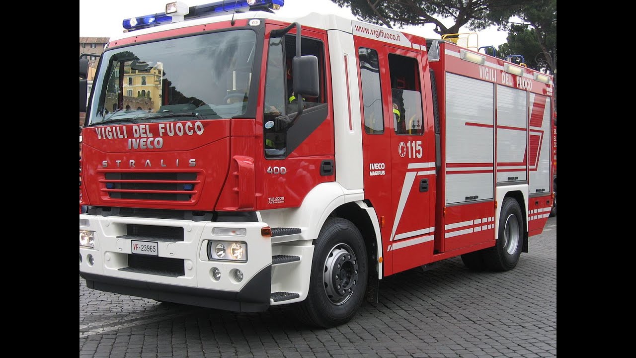 Italian Fire Truck with siren (Vigili Del Fuoco) - YouTube