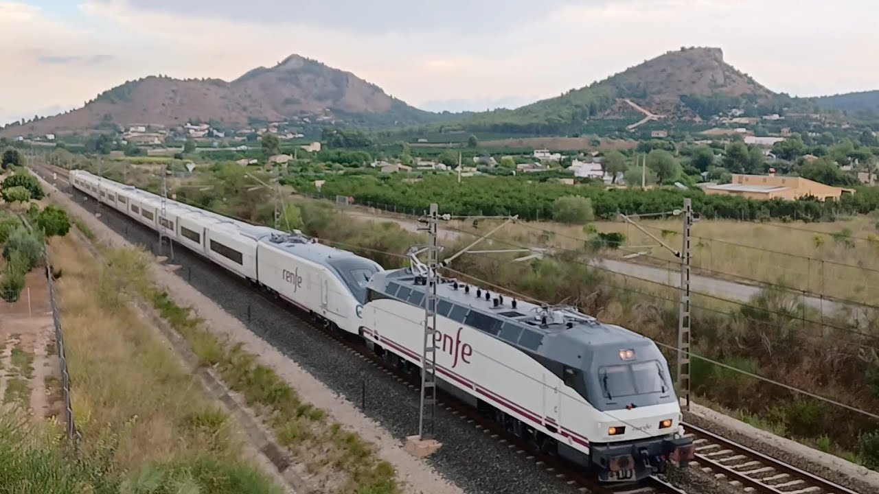 Traslado del nuevo Talgo Ave Avril de Renfe Serie 106 - YouTube