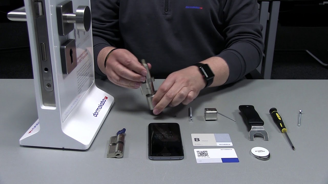 Einen dormakaba Digitalzylinder ausmessen und montieren - YouTube