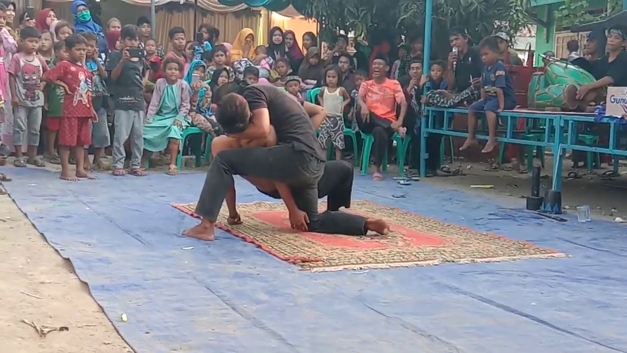 Tari bandrong Debus banten - YouTube